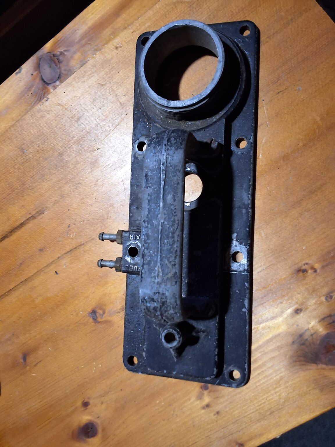 Remote gas tank pt no 302572 - J & E Old Outboards and Parts